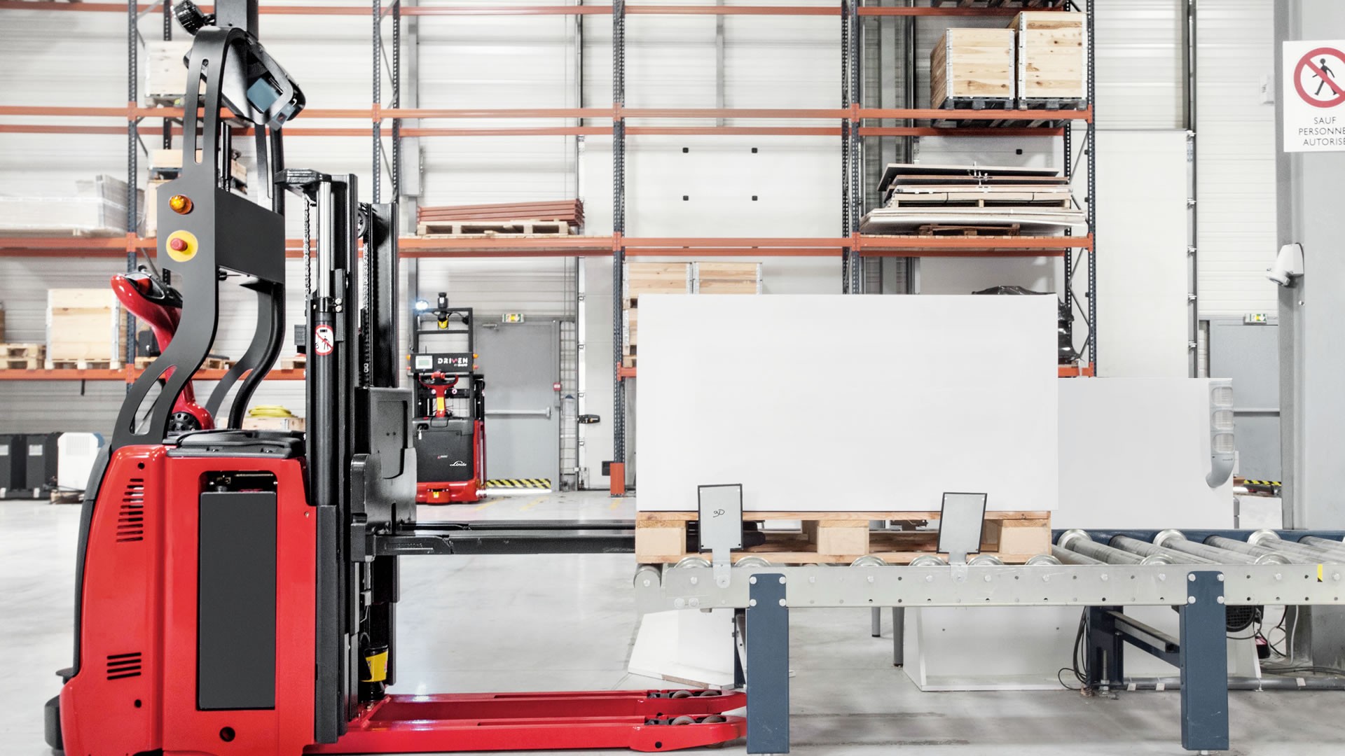 Carrelli elevatori automatizzati sicuri, efficienti | Linde MH Italia
